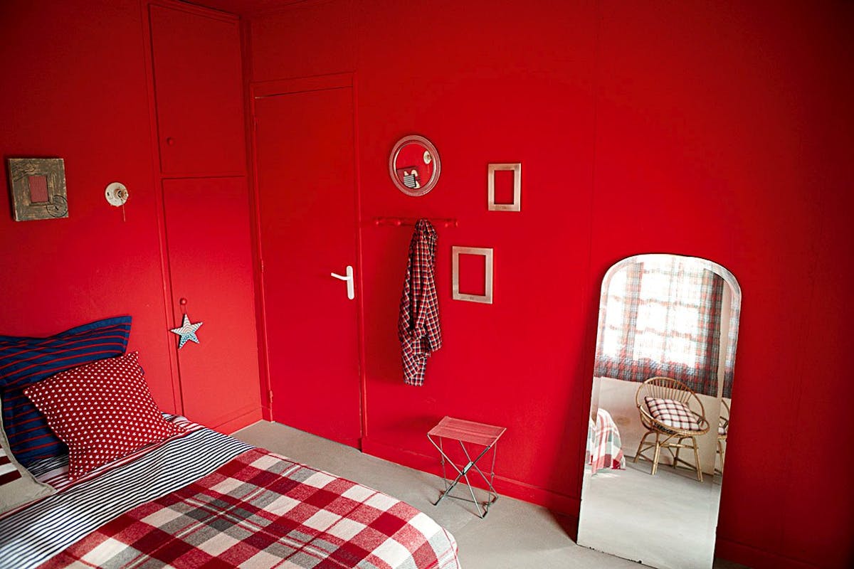 Relooking d'une chambre sombre en pièce colorée et lumineuse | Maison ...